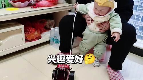 萌娃开口笑翻全场!看小宝贝如何用一句话自我介绍