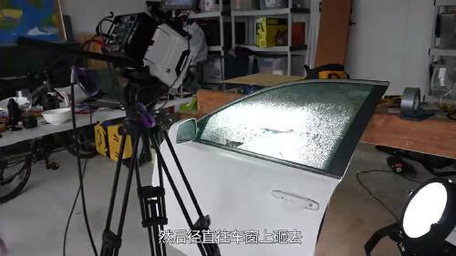 十万倍慢放玻璃破碎瞬间!裂纹蔓延的速度超乎想象