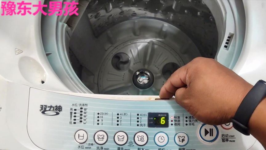 全自动洗衣机到脱水就报警,原来问题这么简单,一般人不告诉你