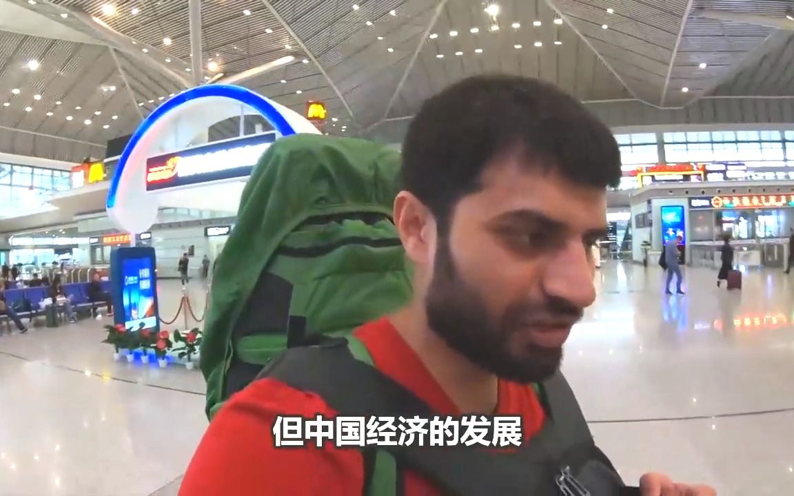 印度人到中国坐高铁,从西安坐到郑州,下车后不得不承认印度输了