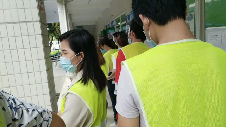 中山长江小型科目二考场,很多人排队等待考试,看大叔能通过吗