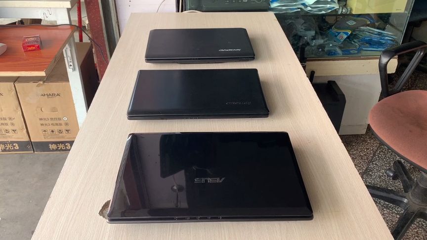 实体店回收到了新品笔记本,其中一台是三卡交火的显卡,价格便宜