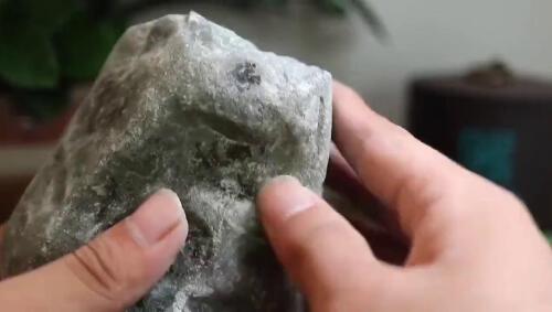 6000的后江翡翠原石,记录一个从原石到成品的一个蜕变