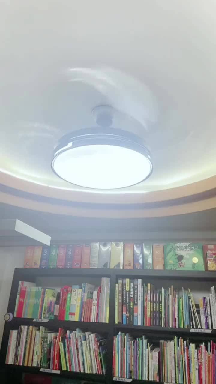 大长桌跟绘本架是绝配一下子学习氛围就有了不知不觉就