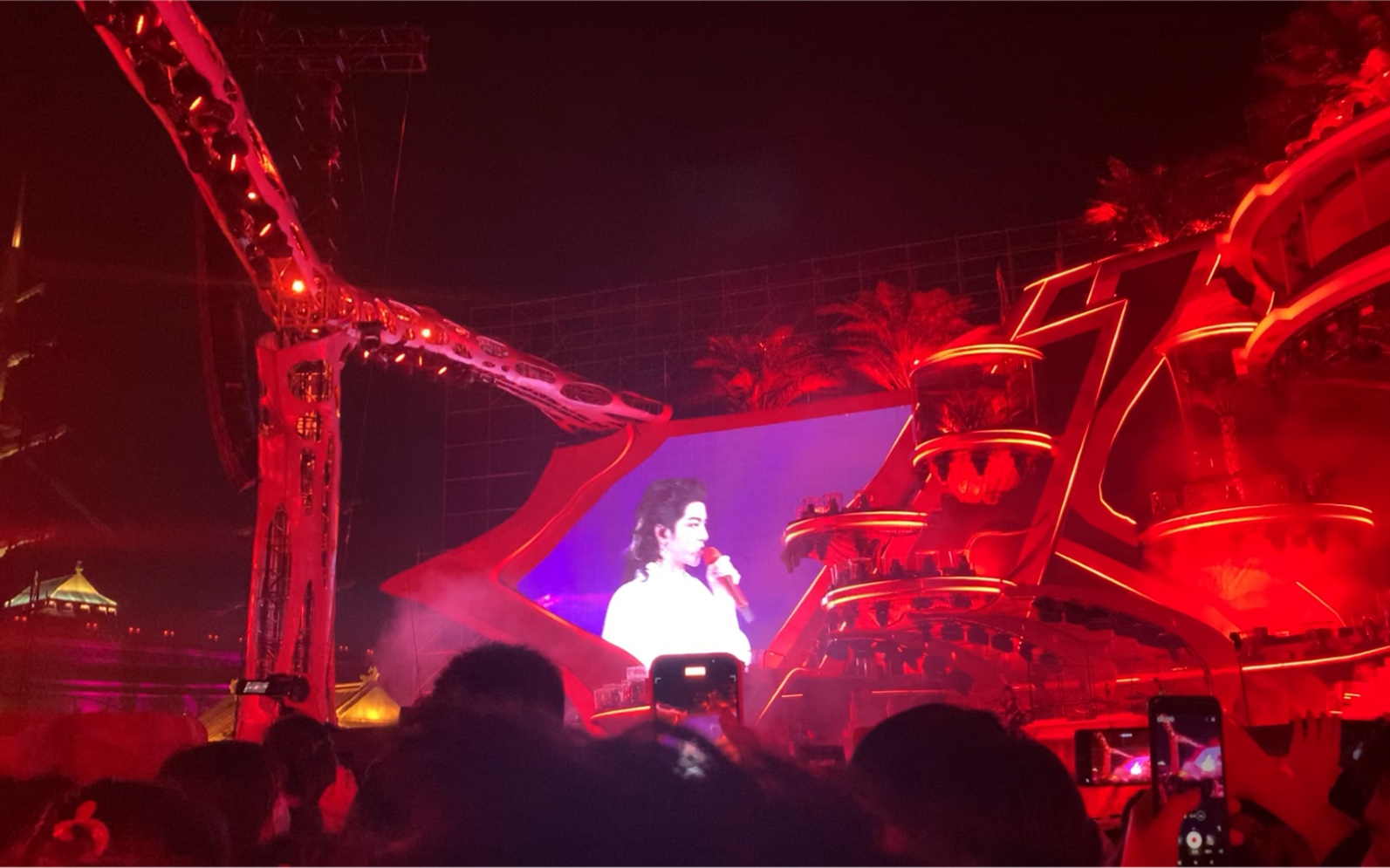 华晨宇2021火星演唱会,新歌首唱《黑白艺术家》live(含部分歌曲背景...