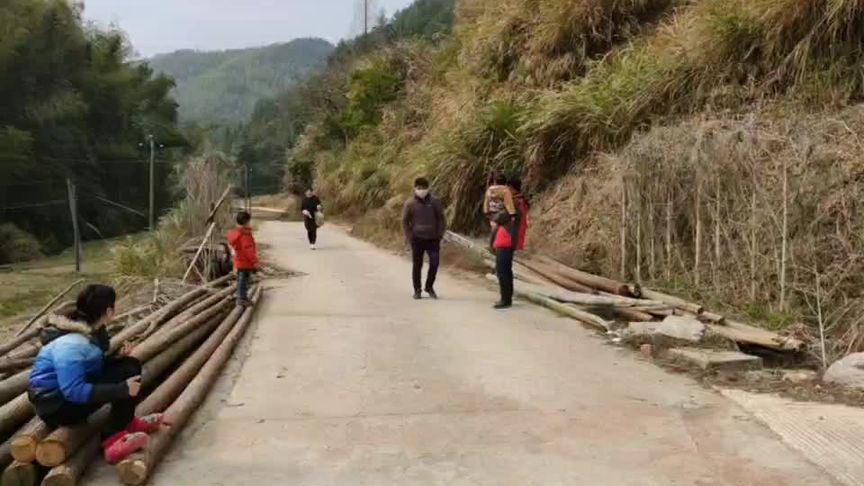 见过这种方式宣传的吗,我们这的土办法