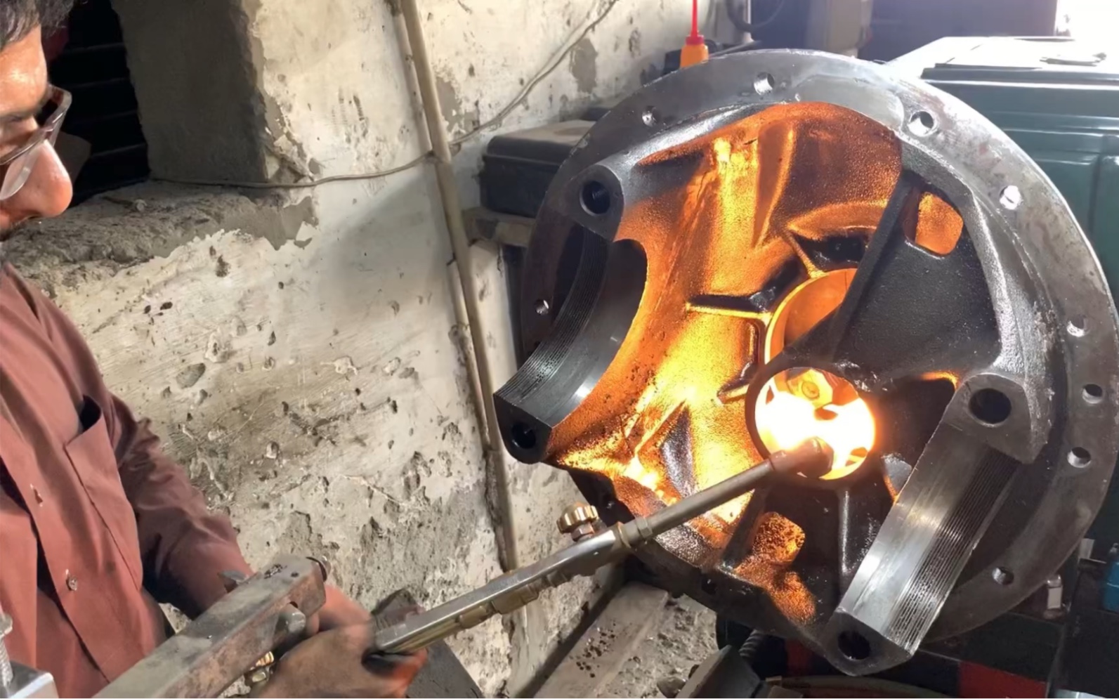 古法3D增材技术解决巴化自卸车后牙包轴承公差问题,普车仙人眼睛...