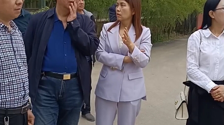 加快培养产业发展人才,重点培养农村集体经济组织负责人、农村创业...