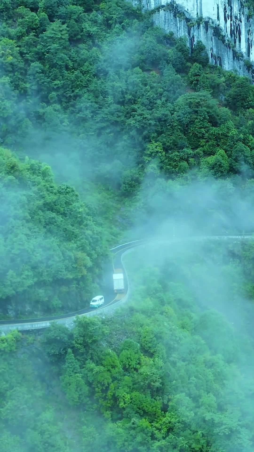 弯弯曲曲,重重叠叠,风雨人生,淡然相随。