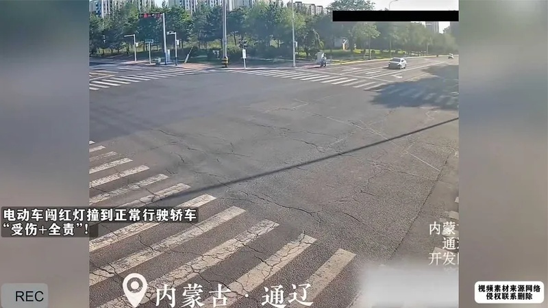 电动车闯红灯撞到正常行驶轿车"受伤+全责"!