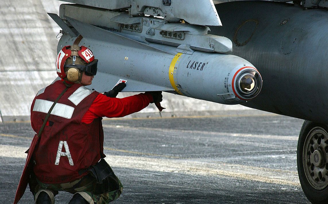 DCS F-18C AGM-65F红外制导小牛导弹发射教程