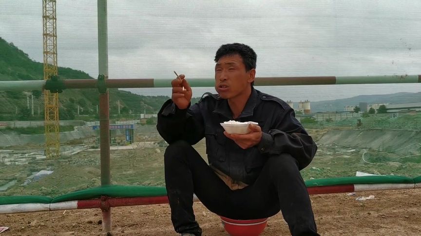工地帮钢筋一天多少钱,农村大哥告诉你,价钱高吗?