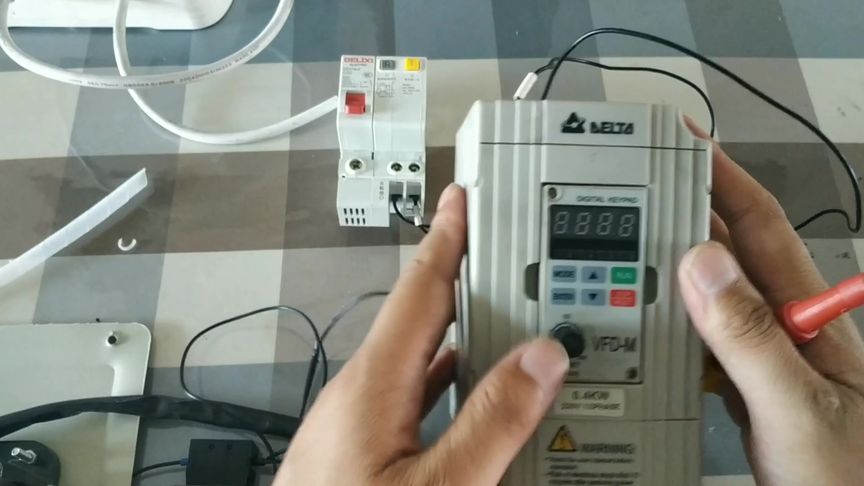 变频器不会用？其实很简单，十分钟教会你！
