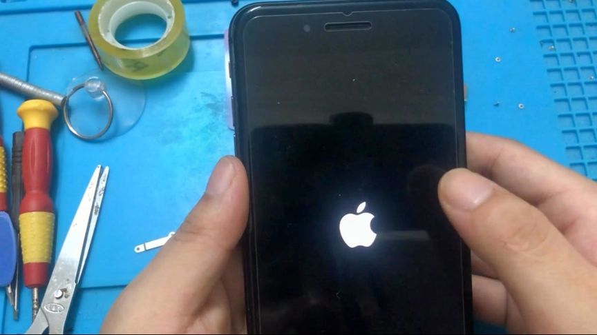 iPhone8plus 摄像头无法聚焦扫码维修案例