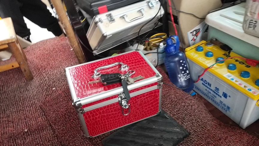 今天秒杀了一台12年现代朗动折叠钥匙遥控器的!
