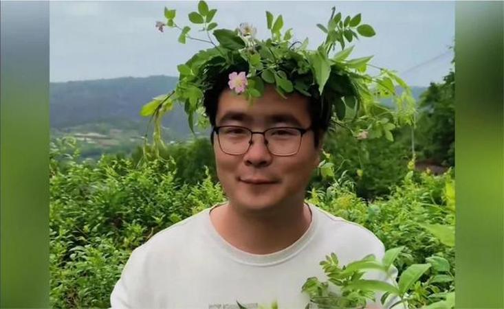 村支书们为了乡村振兴也太卷了,真的是"百花争艳"看不过来了