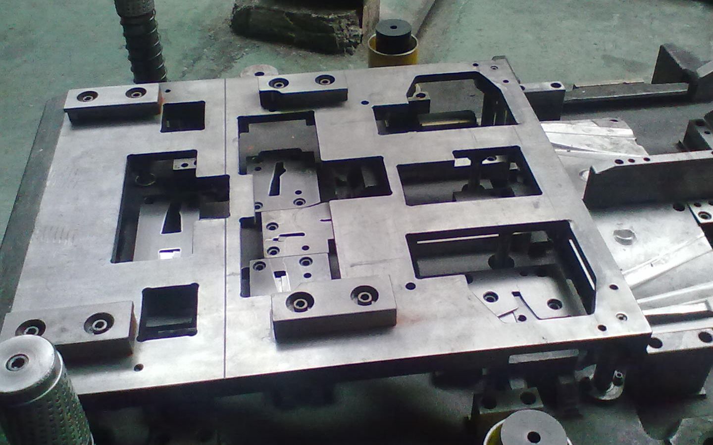 冲压模具生产过程以及折弯加工过程