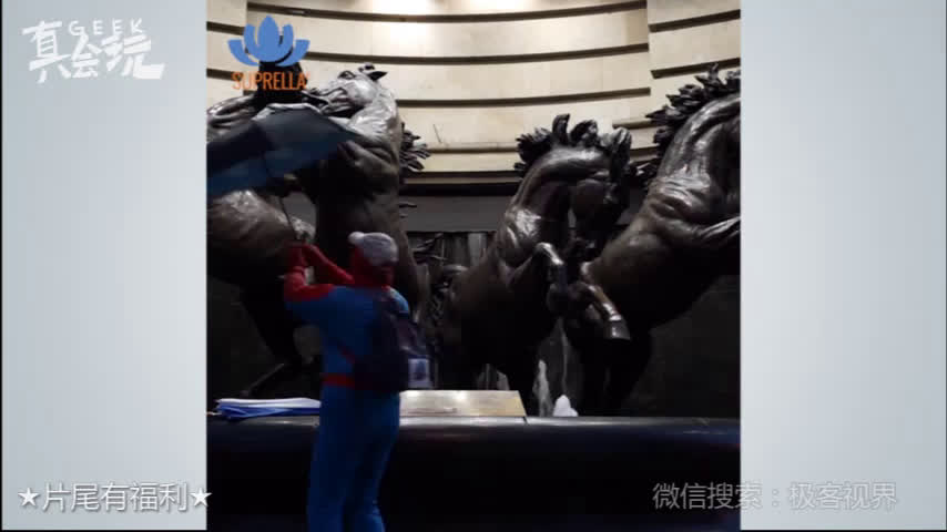 这把奇特的反向折叠伞,收伞的时候再也不会湿身