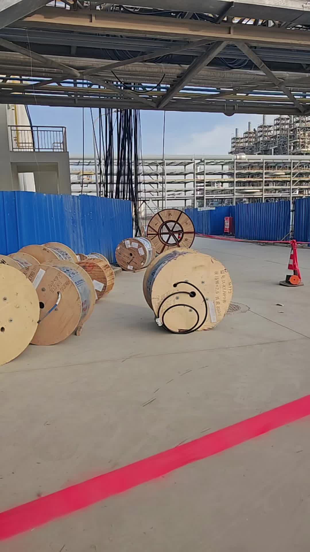 电气仪表安装,加班加点的放仪表电缆,配电室的作业票要等到星期二...