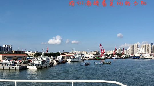 从海口秀英港坐轮渡到海安,在茫茫大海中,刚好看到美丽的夕阳