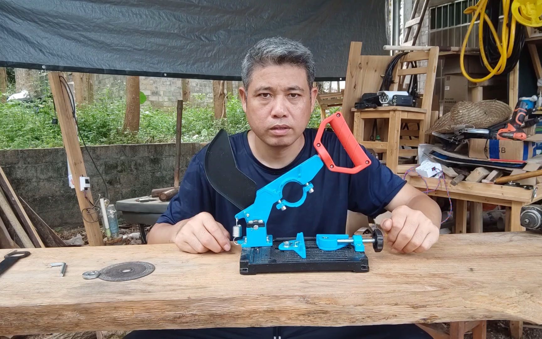 用角磨机组装一台砂轮切割机