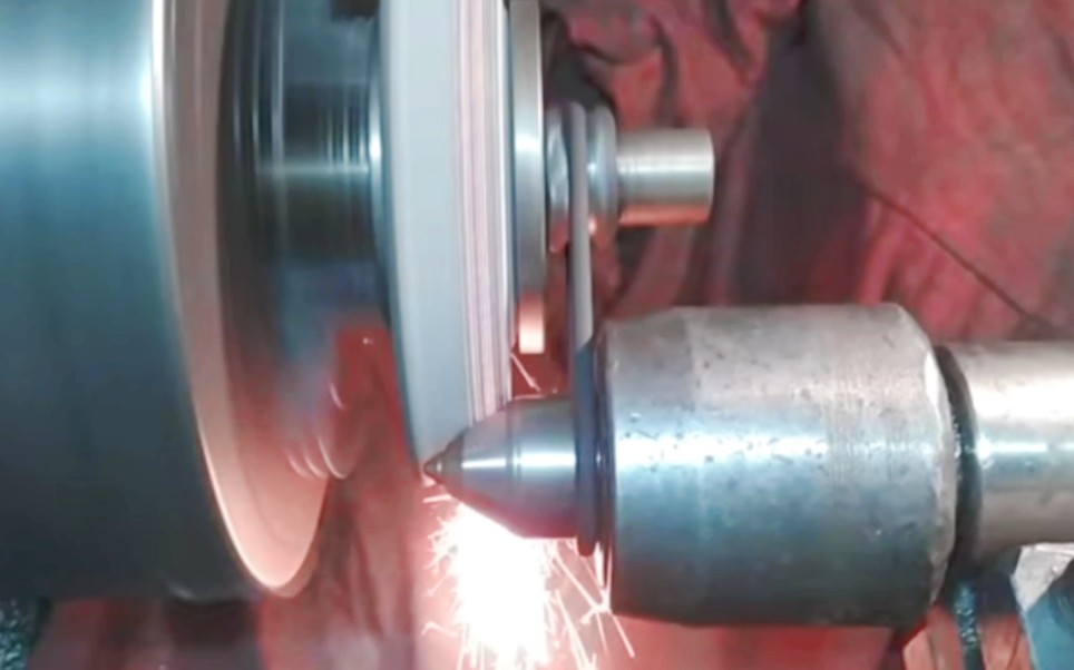 顶尖居然还可以这样修正,而且还是用砂轮磨出来的,这办法太好了