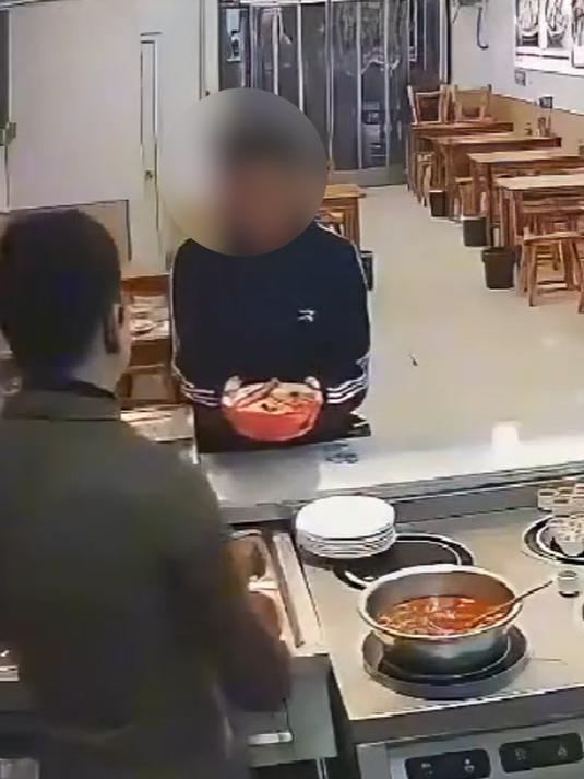 男子点面出餐后才告知没钱付款,老板大方免单后拒绝加菜和饮料