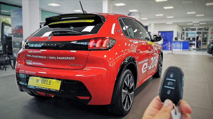 2020款标致208e GT按下钥匙,坐进车内打开液晶仪表,瞬间心动了