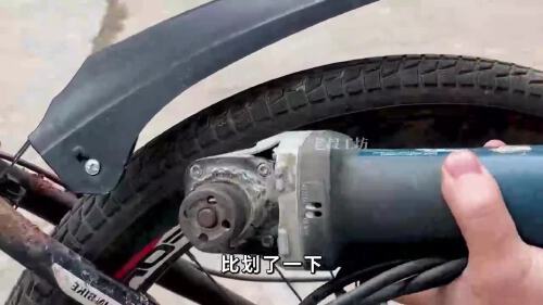 角磨机秒变超速助力车!3步自制教程,飙起来比电动车还猛!