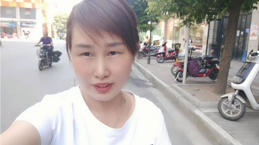 很丢人,活了几十年今天才学会骑电瓶车,第一次骑车上路有点紧张
