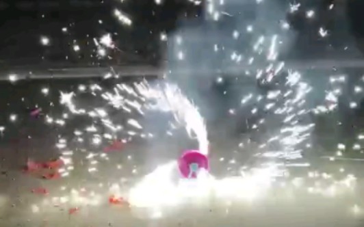 摩天轮这个烟花效果还是很赞的