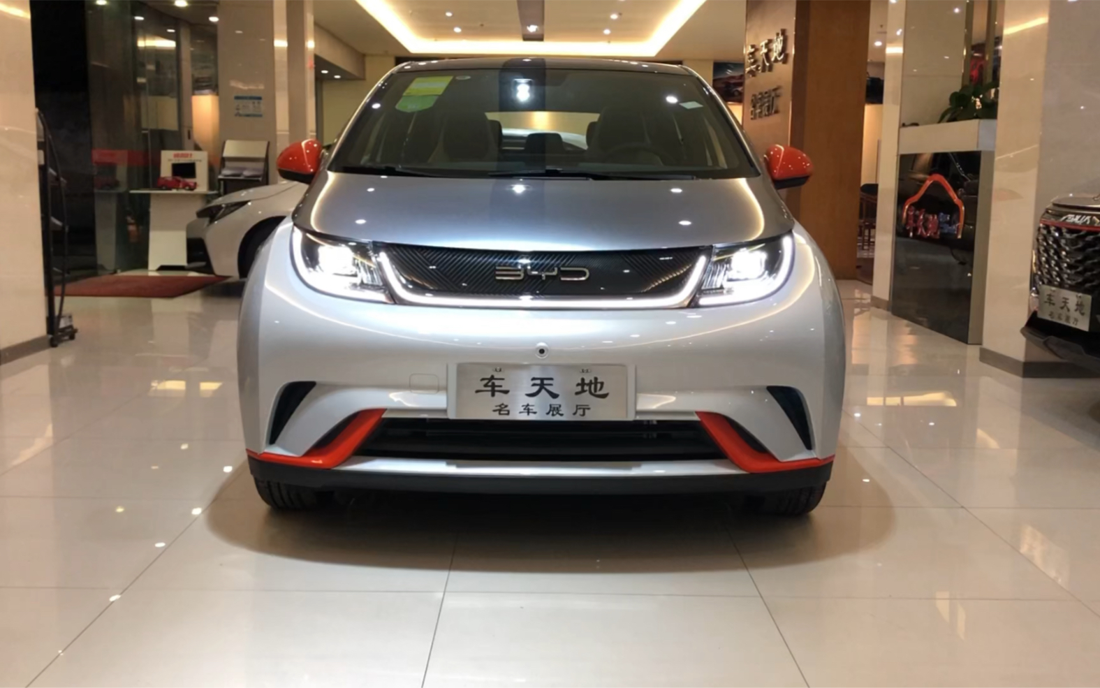 2021款 比亚迪 海豚 405KM时尚版 沉浸式看车体验