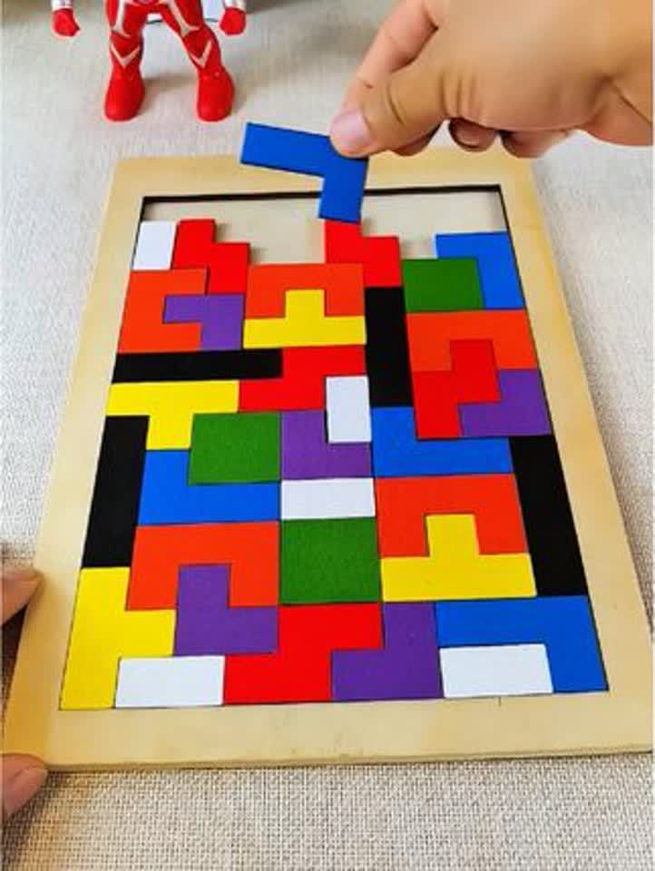 俄罗斯方块来了,小朋友们学会了吗?#玩具 #专注力