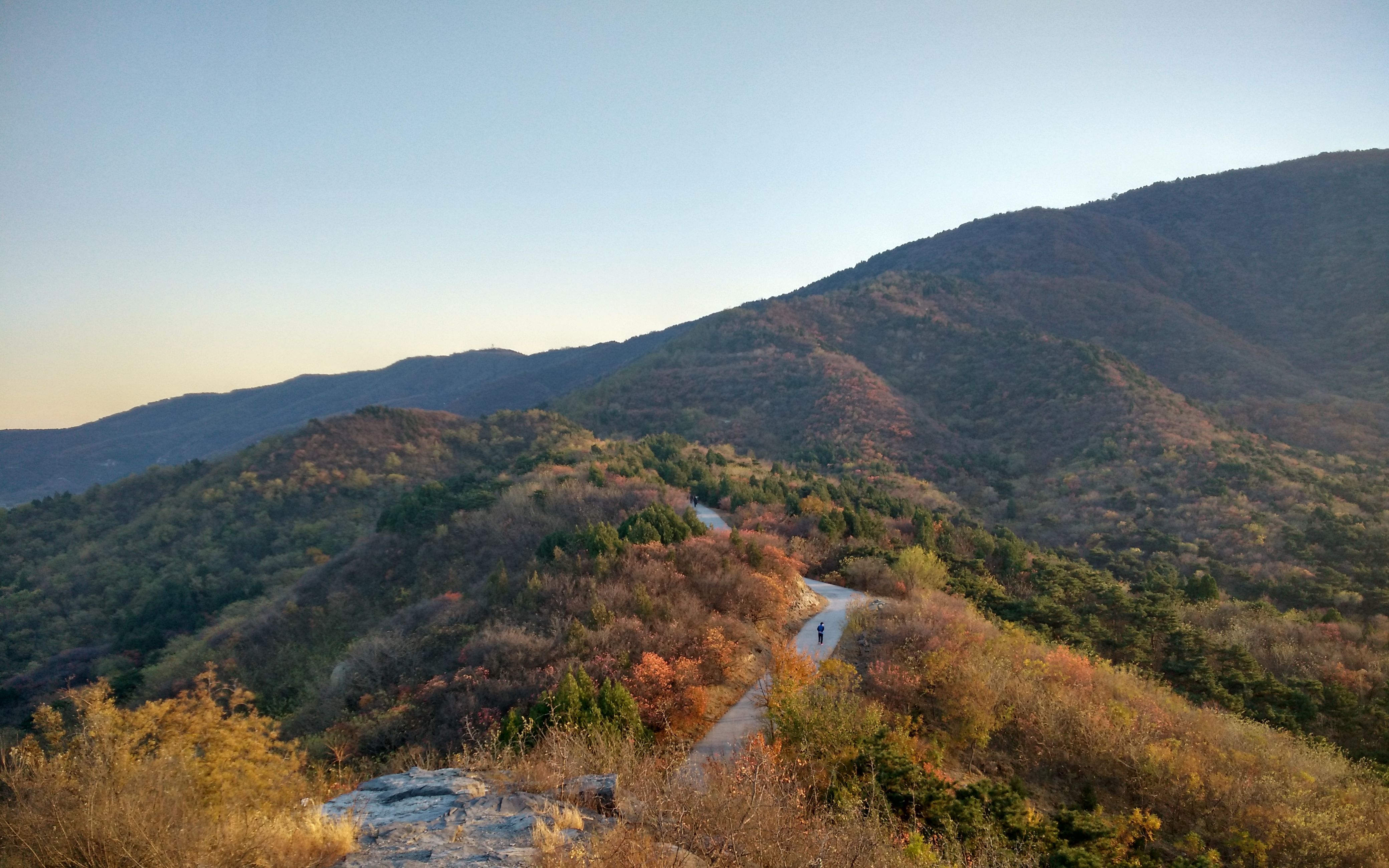 ...白噪音】实拍:第一人称视角大山徒步。从出家门,到登上顶峰完整记录...