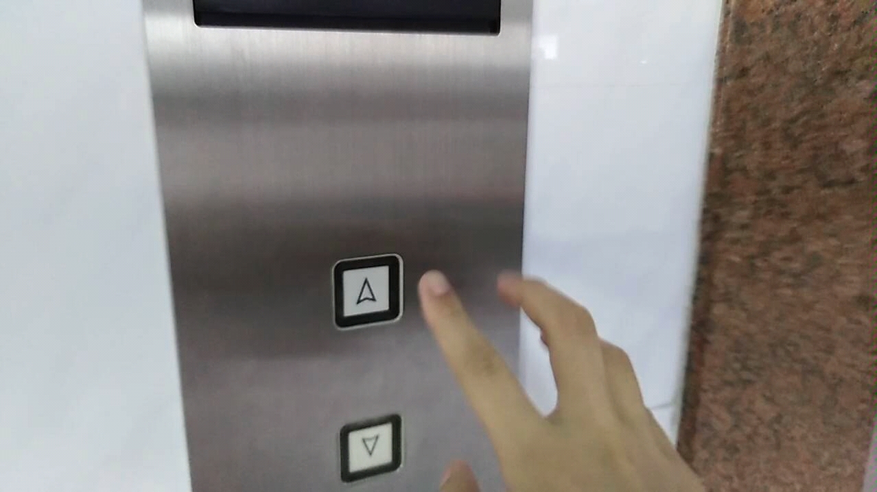 佛山市三水区人民医院1号电梯不停5层