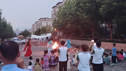 幼儿园组织孩子活动