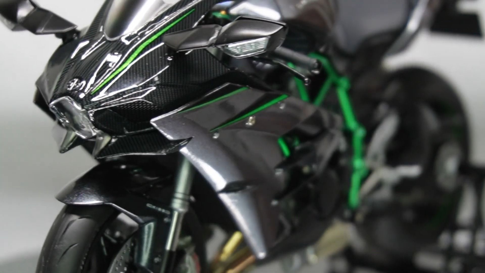 田宫 1/12川崎Ninja H2CARBON摩托车模型的制作动画。
