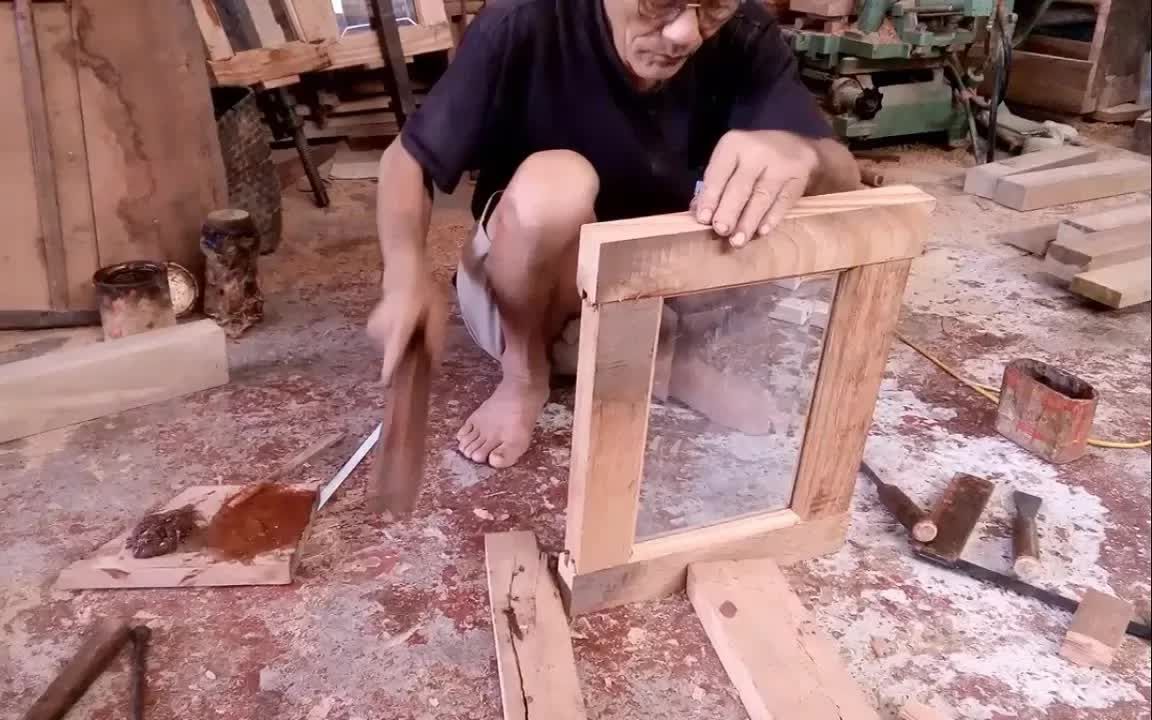 惊人的木工技术!如何给玻璃镶上木框架?