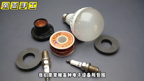 旧插座加上磁铁就能产生电了?学会这一招,电费都不用交了