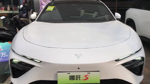 哪吒S猎装版 开拓生活边界,驾享智趣无限