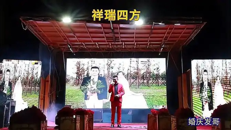 湖北襄阳农村婚礼现场:歌舞节目实力表演,一起来沾沾喜气吧