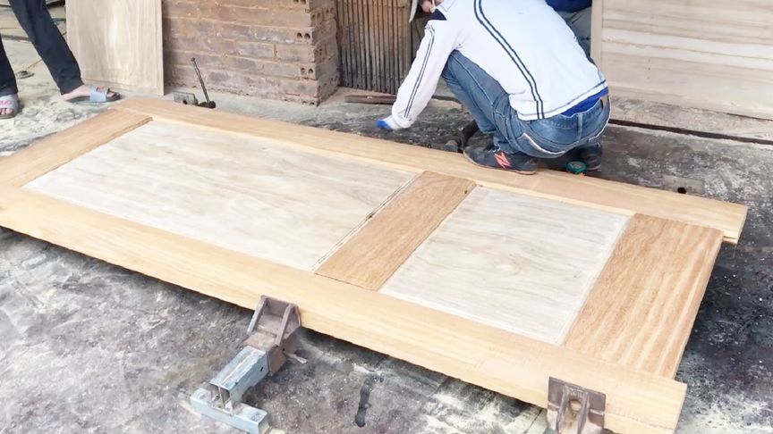 制造一张实木门,要经过那几个工序,来看看木工是如何完成的