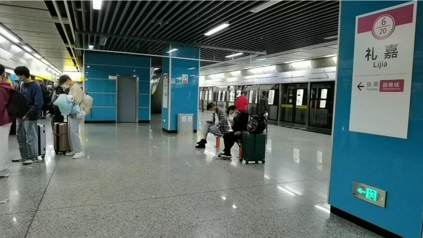 重庆:看似地铁,问了又说是轻轨,到底是地铁还是轻轨?