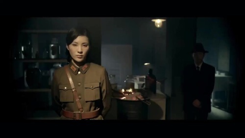 漂亮的女特务就是霸气,用银行汇票点香烟