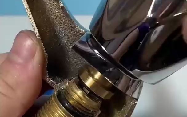 让你知道水龙头的内部
