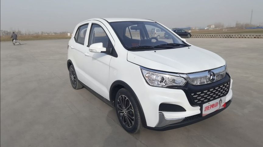 不用钥匙也能开的电动家用车,车长3.61米,多功能方向盘,像汽车