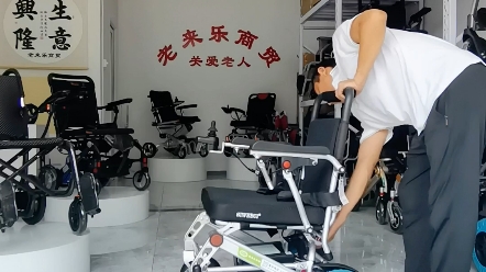 99%的老年人都喜欢这款轻便折叠电动轮椅代步车,让腿脚不便老人...