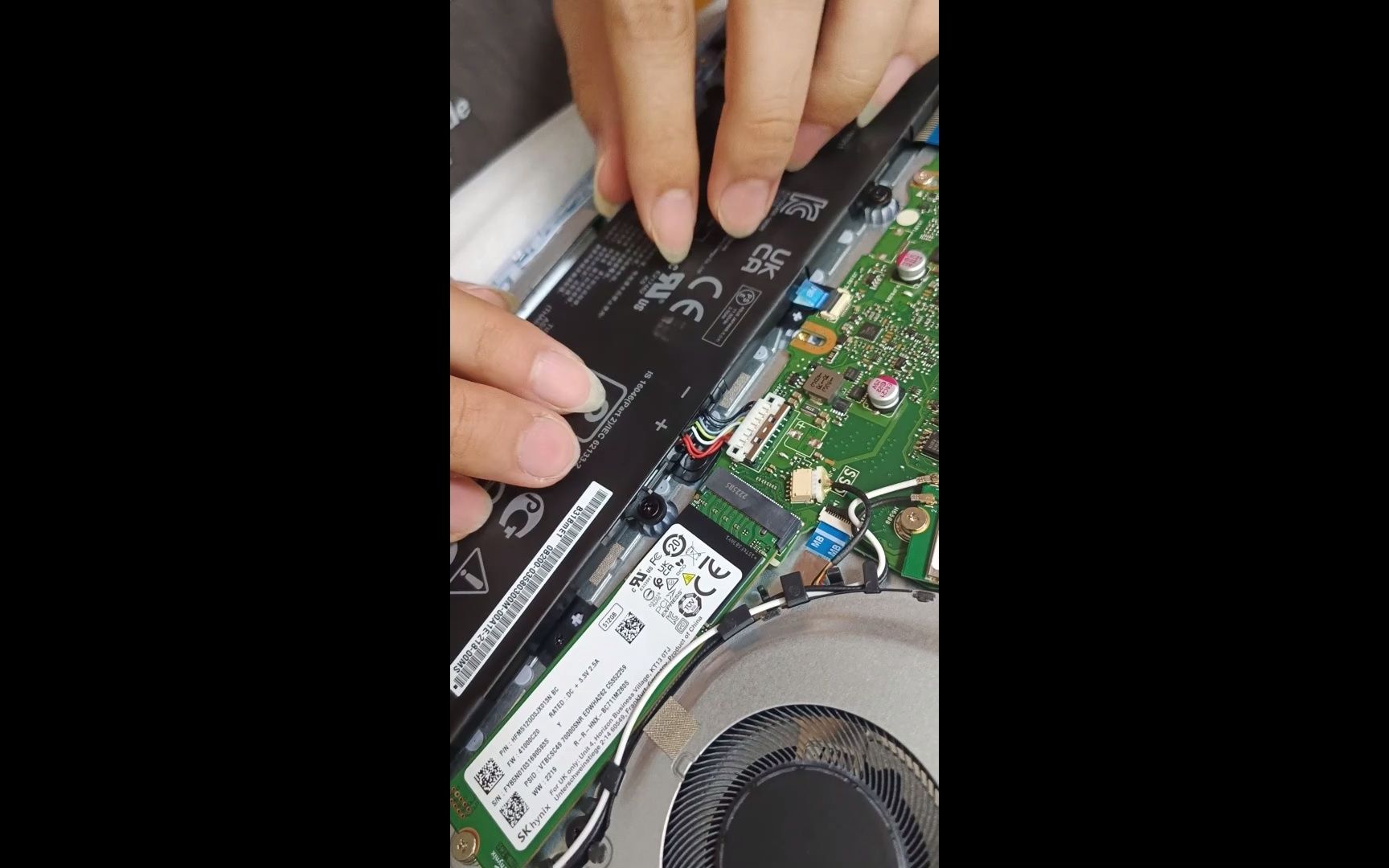 笔记本电脑换屏几款内置电池断电操作