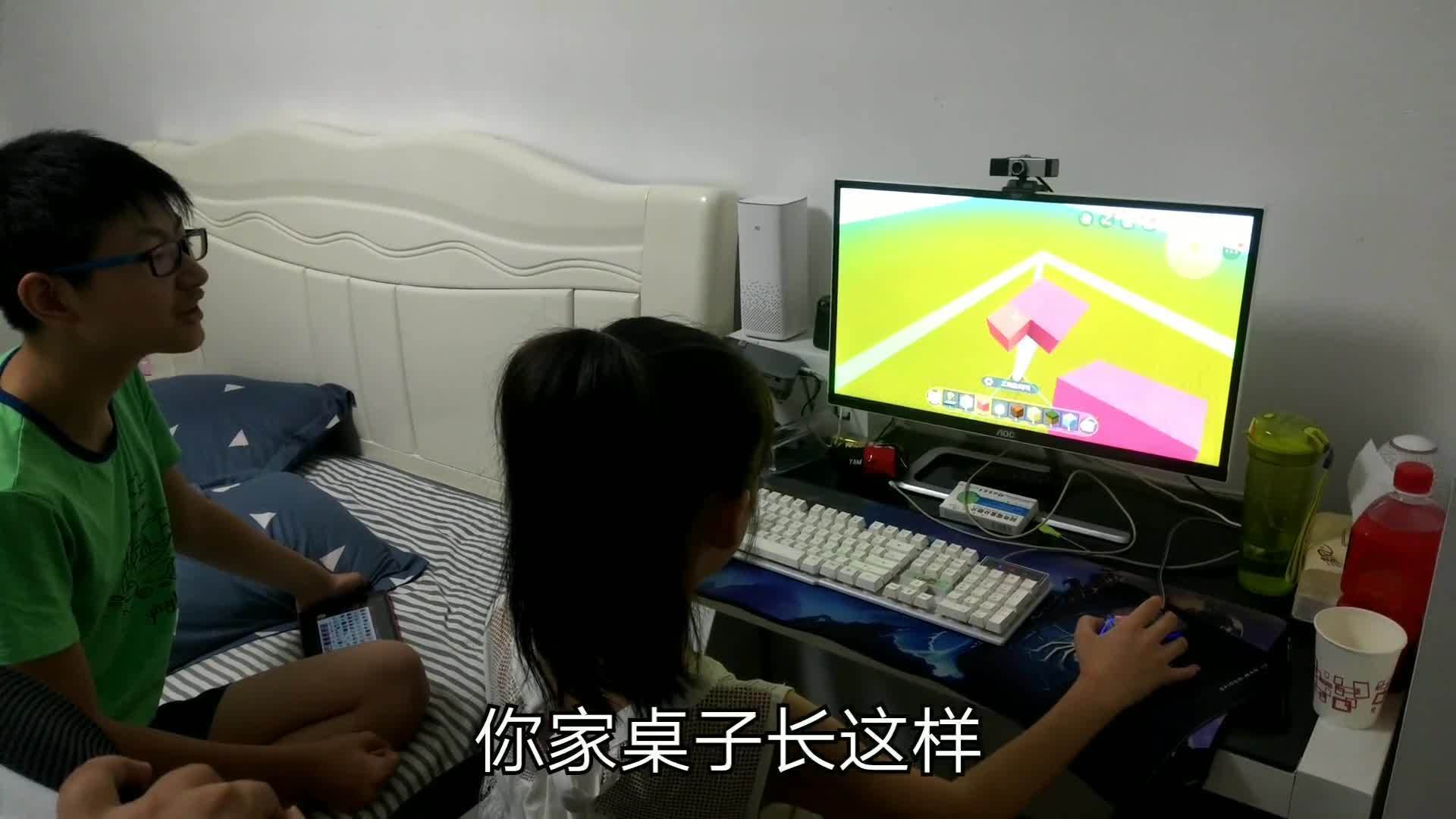 小娜子第一次用电脑玩迷你世界手忙脚乱,哥哥和妈妈都笑了!