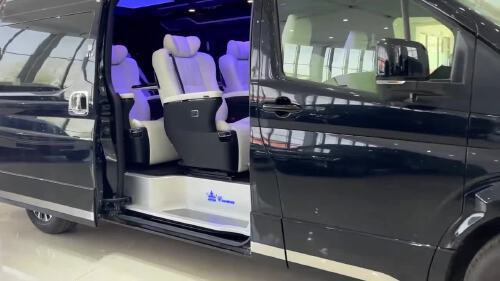 丰田海狮9座豪华商务车,黑外白内超大空间,舒适与尊贵并存!